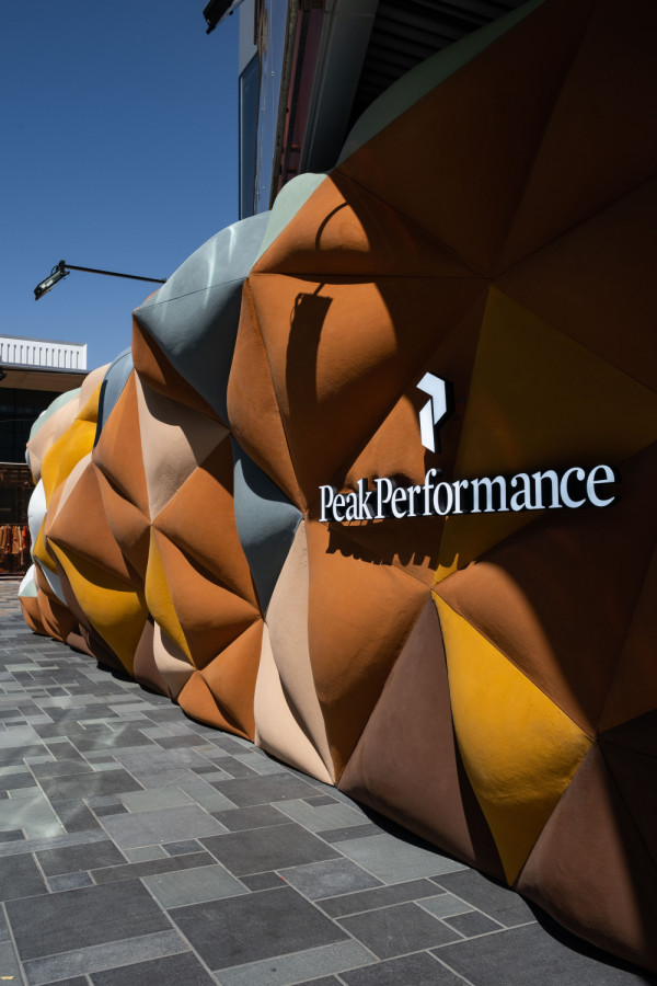 凯布讷山的折痕—— PeakPerformance壁克峰公共艺术项目 | UCCA尤伦斯当代艺术中心